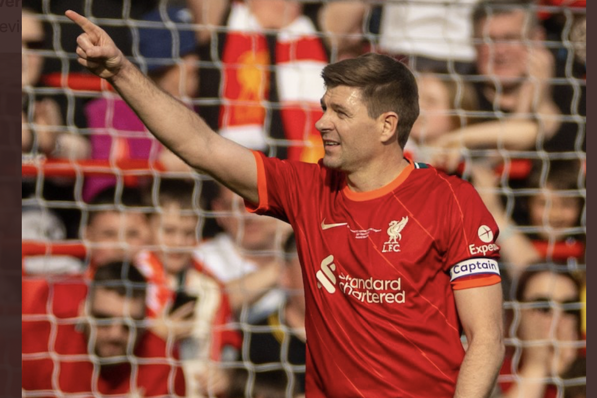 Liverpool Legends Vs Barcelona Legends, Kickoff Telat, Carragher Nekat ...