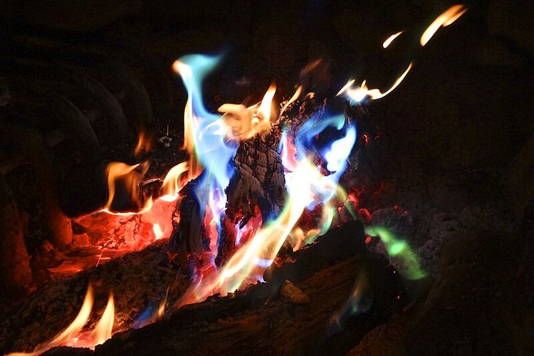 Foto : Perbedaan Warna Api dan Suhunya, Mana yang Paling Panas?