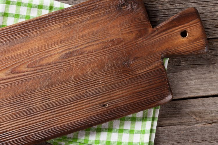 Bebas Kuman, Ini Cara Membersihkan Talenan Kayu dan Plastik