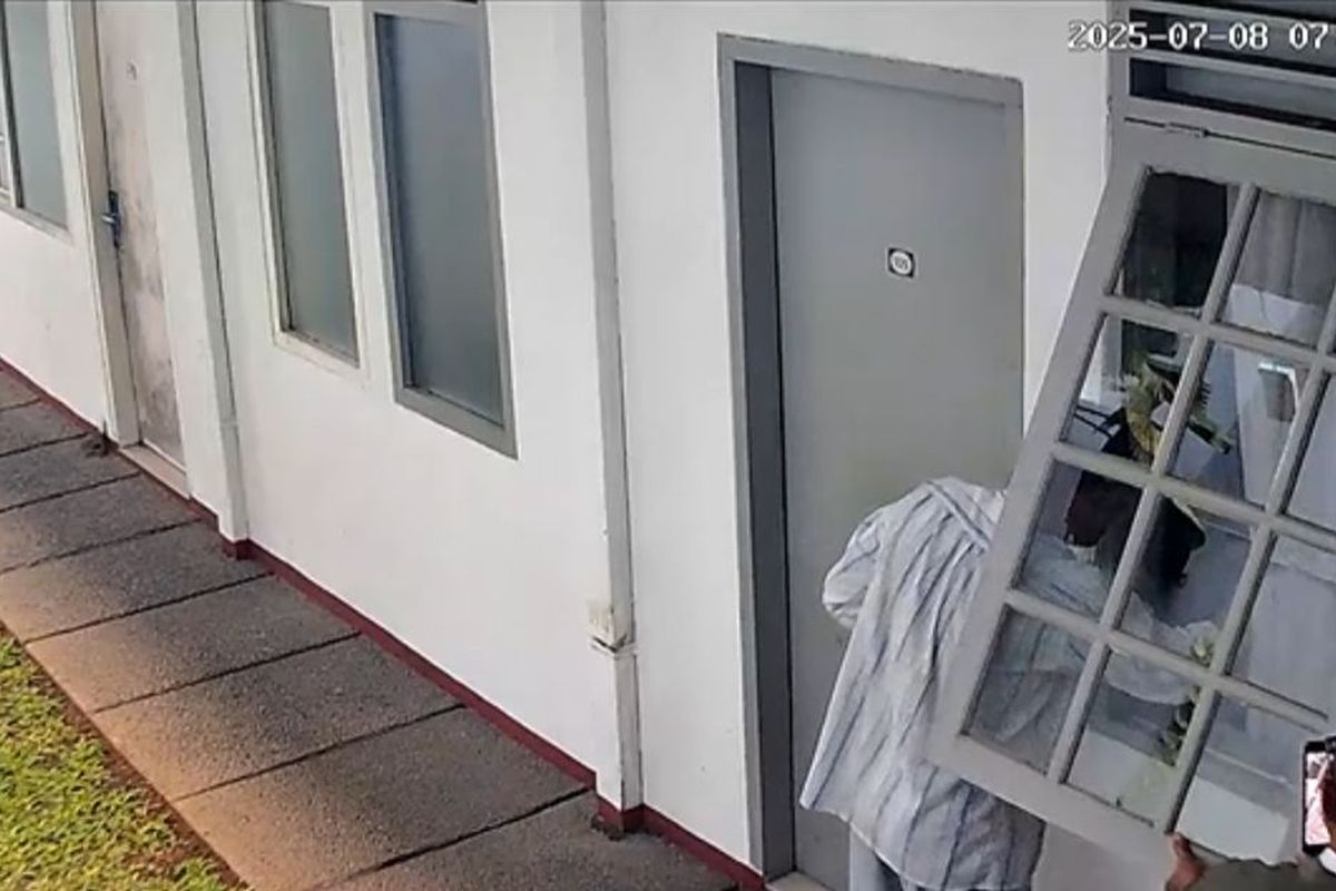 Detik-detik Penjaga Kos Congkel Jendela Kamar Diplomat Kemlu yang Tewas