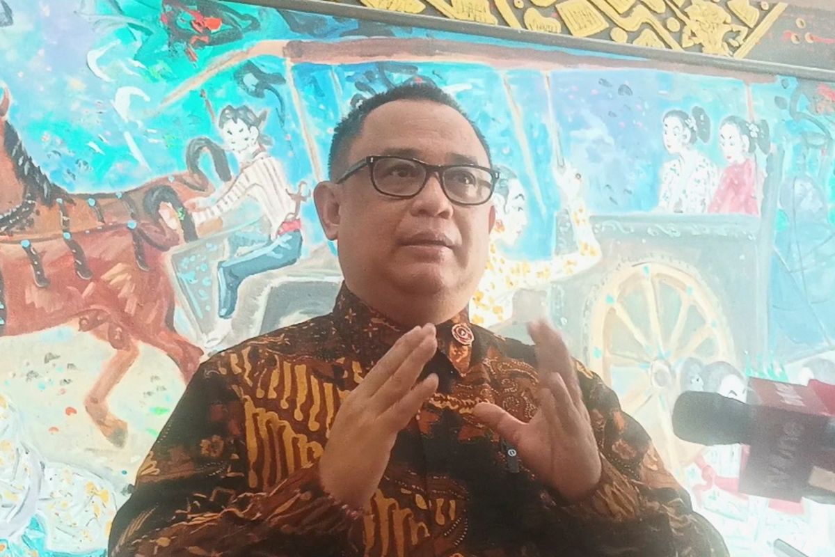 Ari Dwipayana Akan Kembali ke UGM Setelah 10 Tahun Dampingi Jokowi