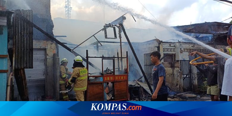 Suasana Mencekam Pemadaman Kebakaran Rumah di Senen: Muncul Percikan ...