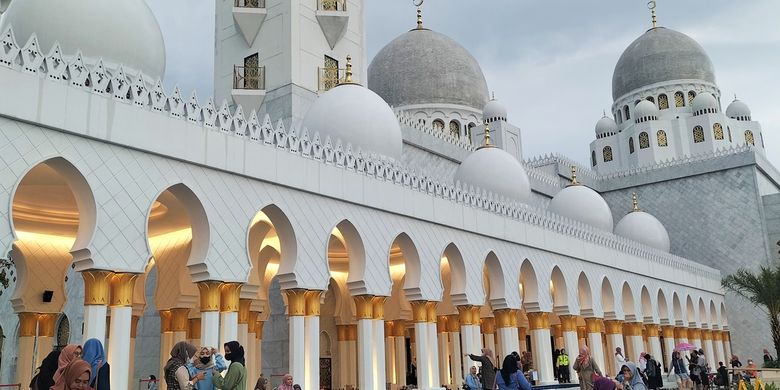 Berita Harian Mengulas Fasilitas Masjid Sheikh Zayed Solo Terbaru Hari ... Berita Harian Mengulas Fasilitas Masjid Sheikh Zayed Solo Terbaru Hari ...