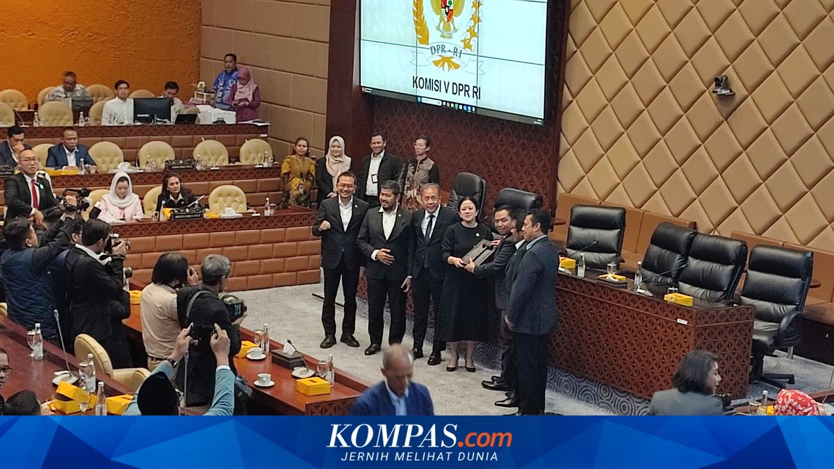 Lasarus dari PDI-P Kembali Pimpin Komisi V DPR