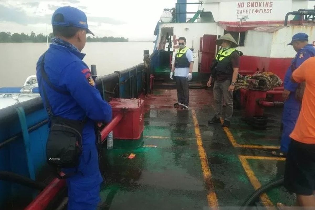 Kapal Tanker Diduga Angkut 60 Ton BBM Ilegal Ditahan Tim Gabungan