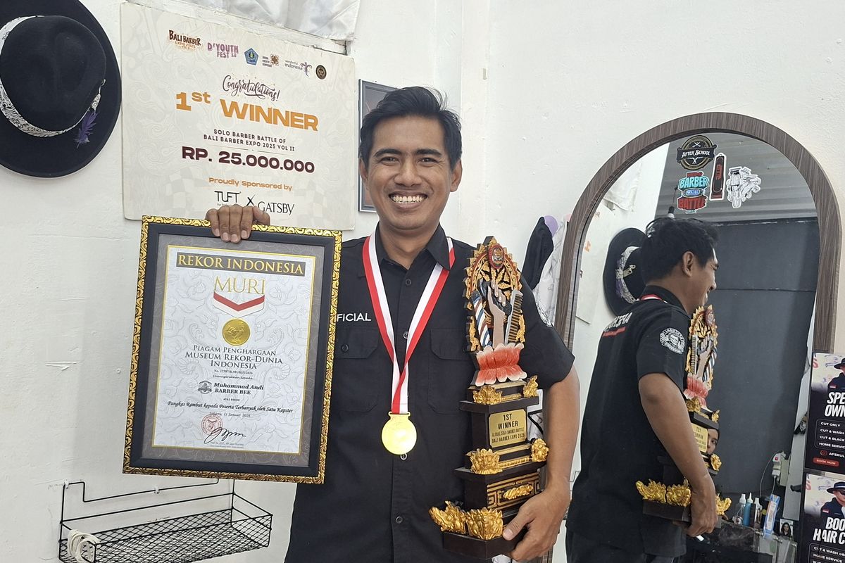 Bangganya Muhammad Andi, Tukang Cukur asal Kalteng yang Harumkan Nama ...