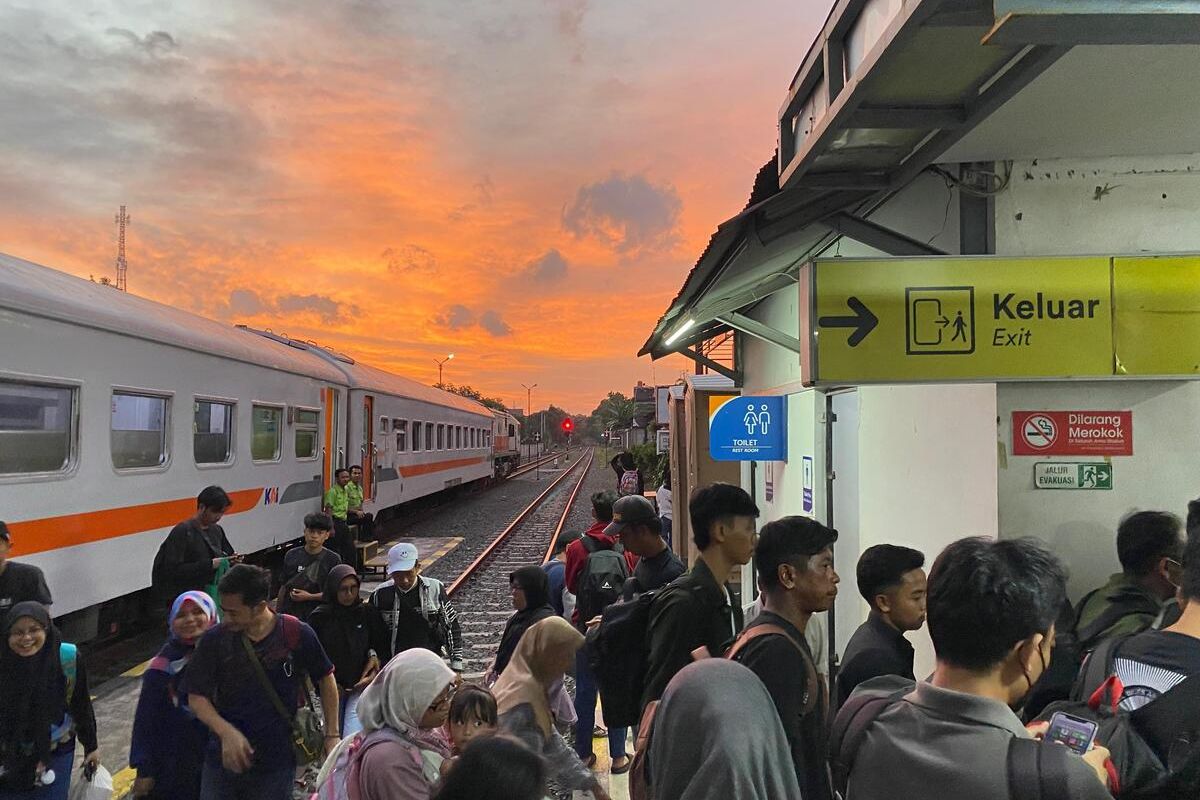 Arus Balik Lebaran, KA Lokal Merak Angkut 17.039 Penumpang Per Hari