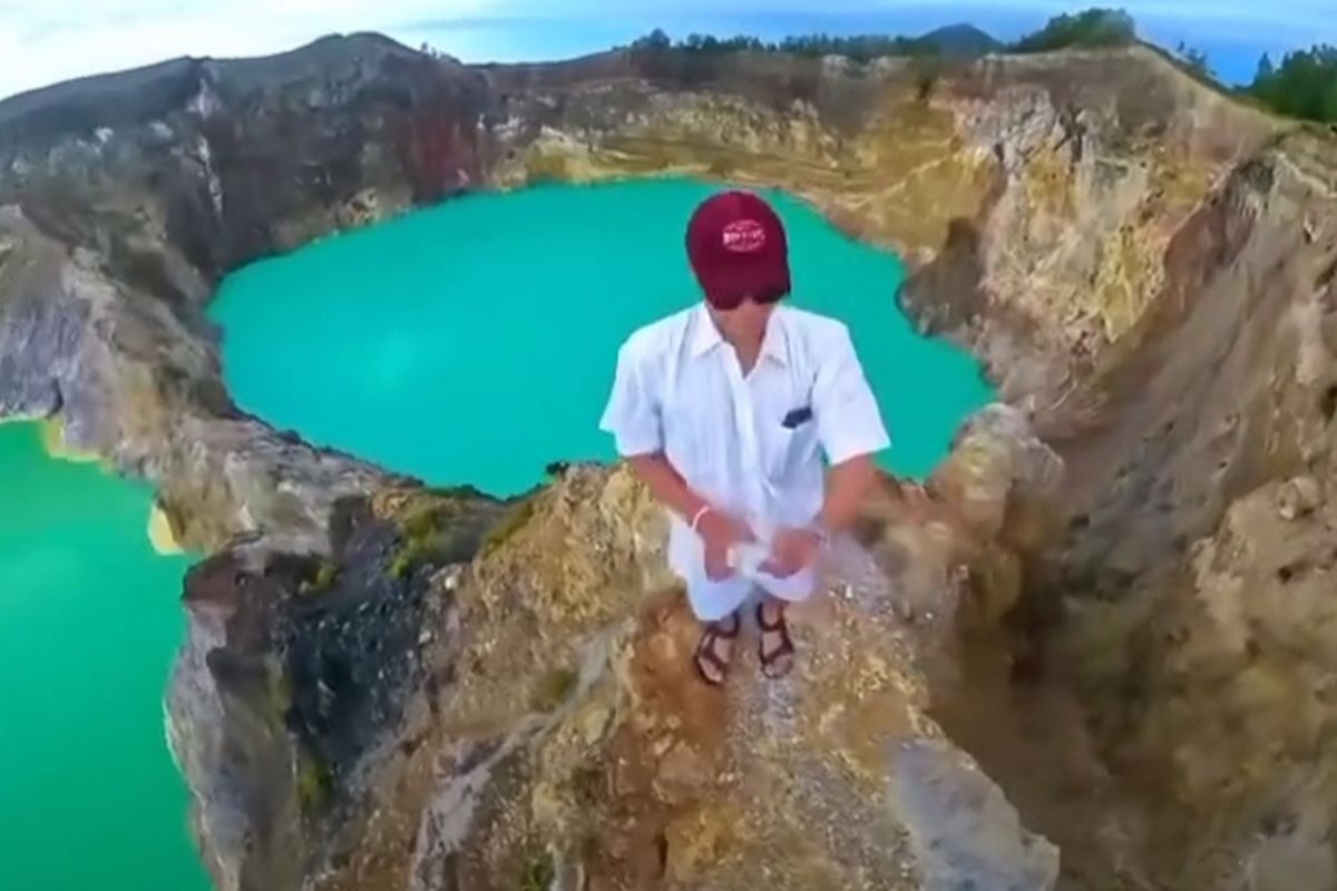 Viral Wisatawan Masuk Zona Merah Danau Kelimutu, Pengelola: Masih ...