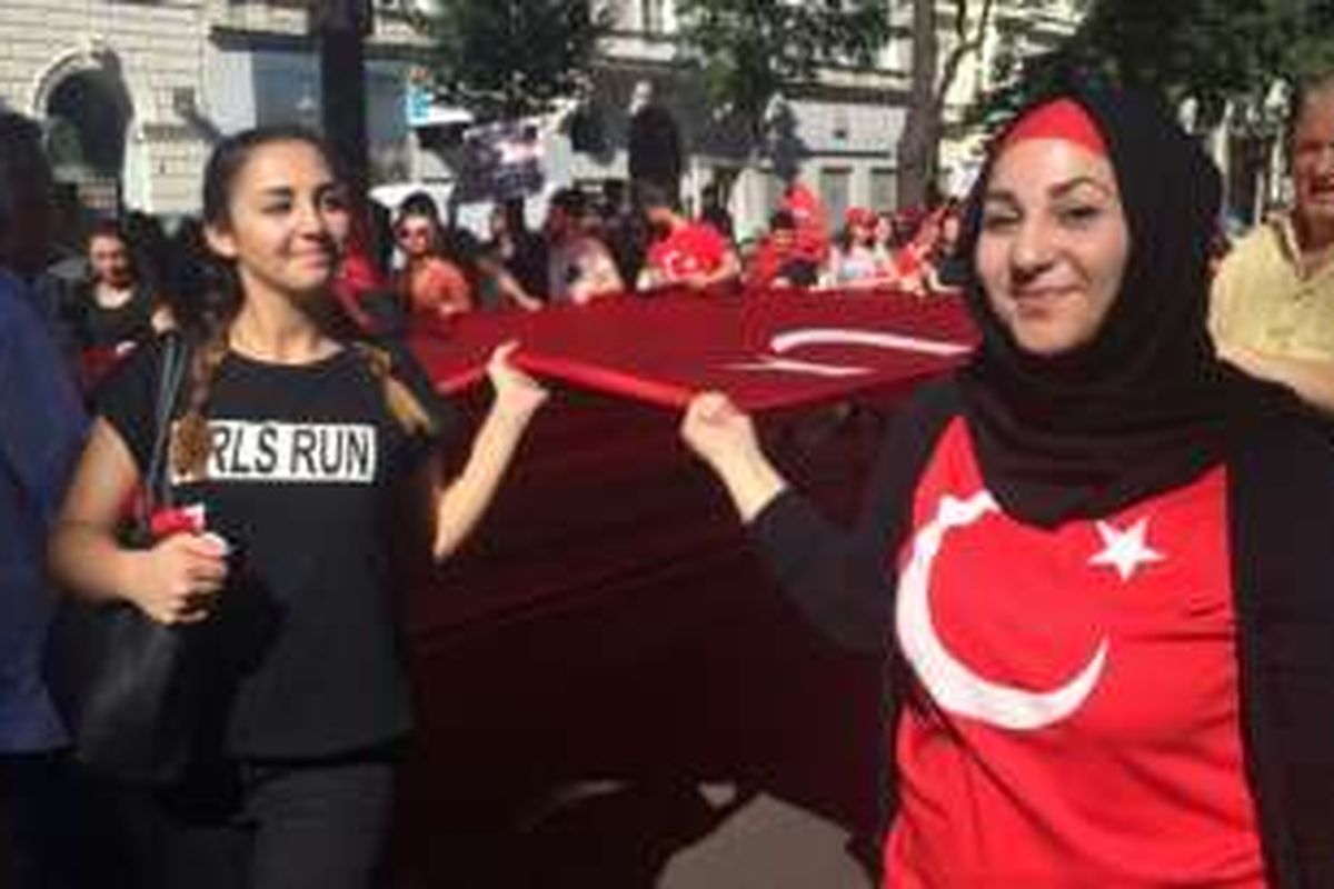 Ratusan Demonstran di Austria Protes Terkait Bom di Istanbul
