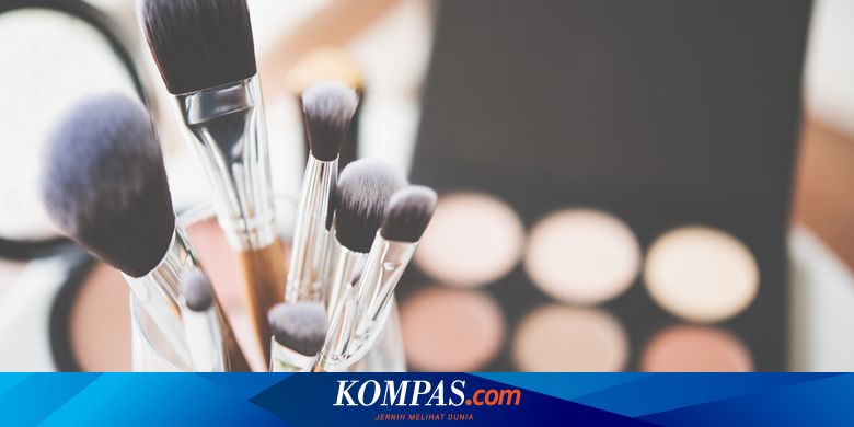 6 Tips Membersihkan Kuas Makeup dengan Benar dan Efektif