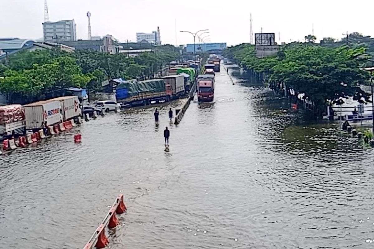 Pantura Semarang-Demak Masih Tergenang, BMKG Peringatkan Potensi Banjir ...