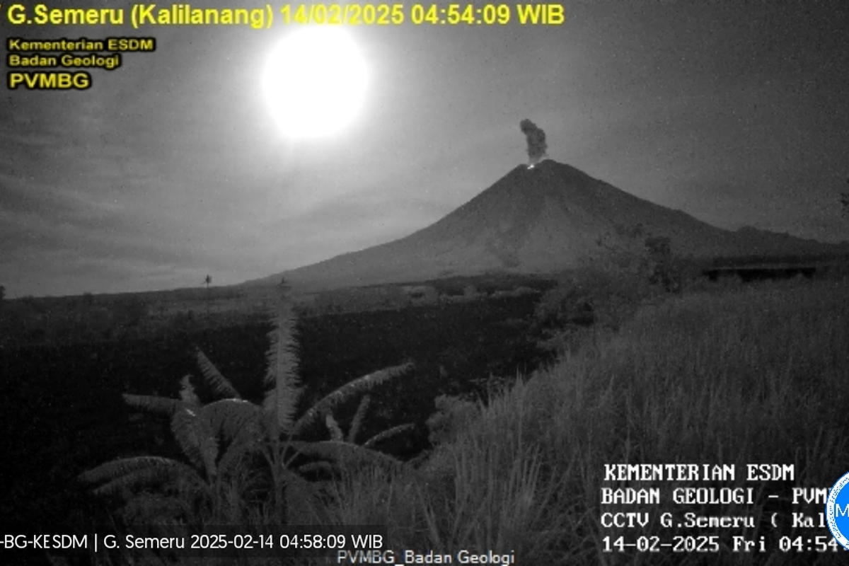 Jumat Pagi, Gunung Semeru Alami 2 Kali Erupsi, Kolom Abu Setinggi 1.000 Meter