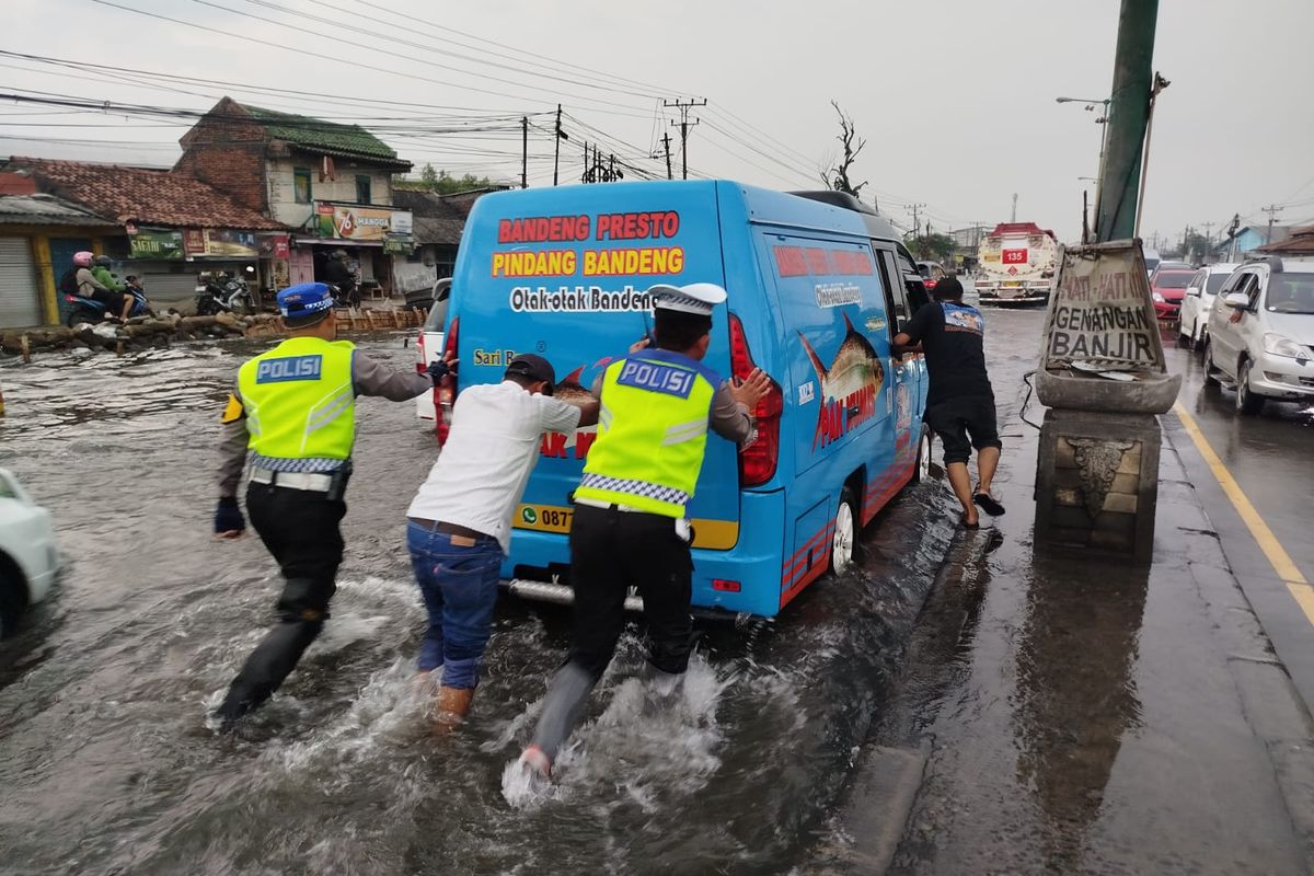 Pantura Semarang-Demak Berpotensi Banjir Rob Nanti Siang-Sore, ini Jalur Alternatifnya