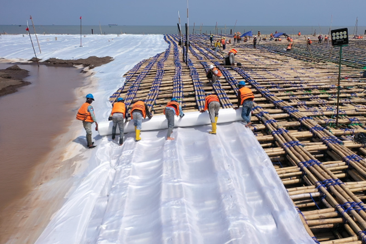 Tinjau Tol "Tanggul Laut" Semarang-Demak, Dody: Selesai April 2027