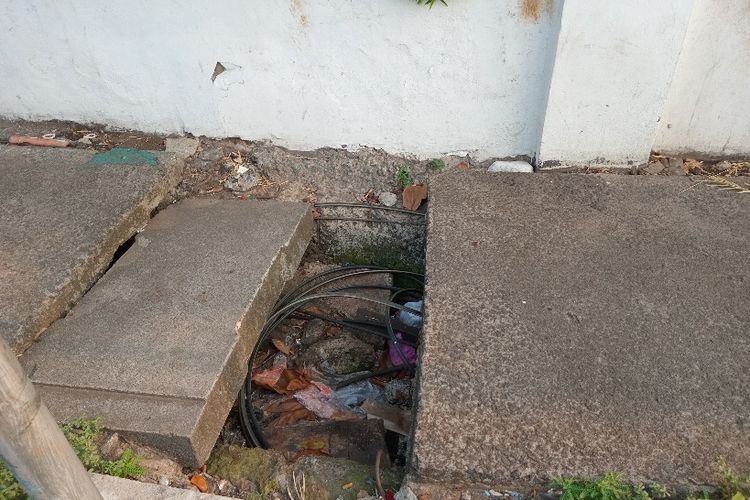 Warga Pulogadung Keluhkan Trotoar yang Kerap Becek dan Muncul Genangan ...