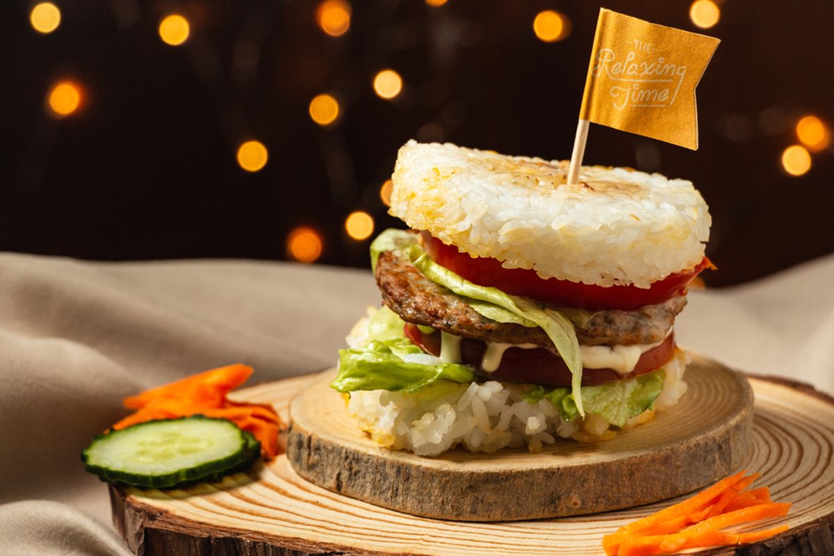 Resep Burger Nasi Isi Daging Sapi, Ide Olah Daging untuk Anak