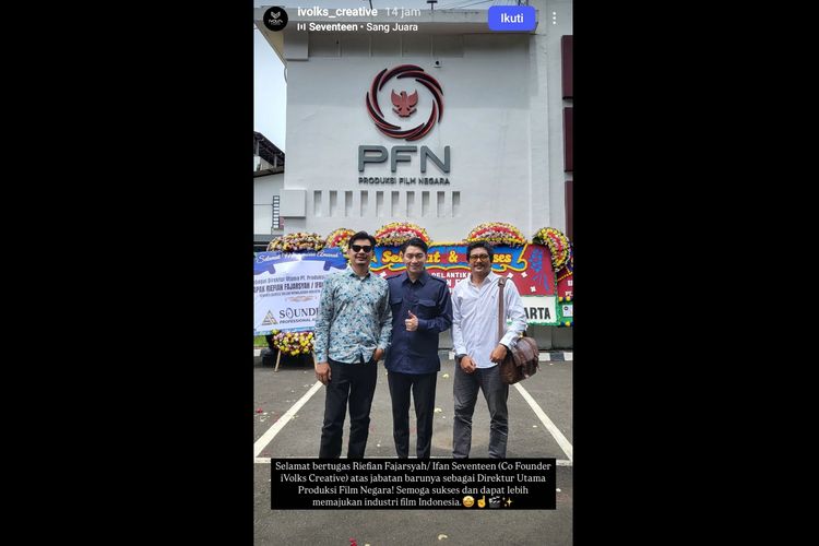 Dikabarkan Jadi Dirut PT PFN, Ifan Seventeen Berpose Depan Karangan Bunga Ucapan Selamat