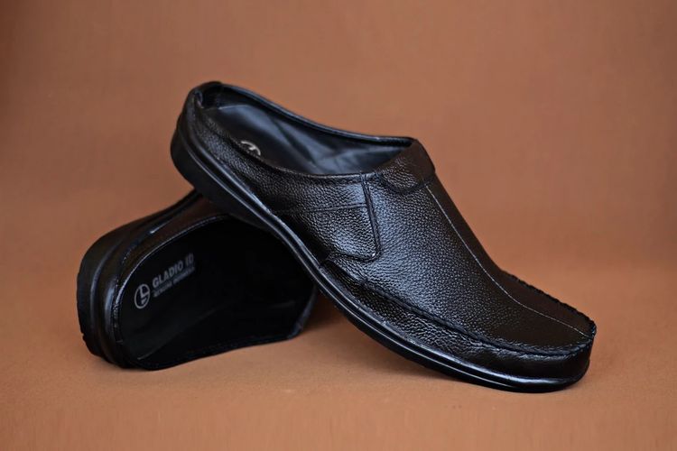 5 Rekomendasi Sepatu Slip on Pria, Harga mulai Rp 94.000