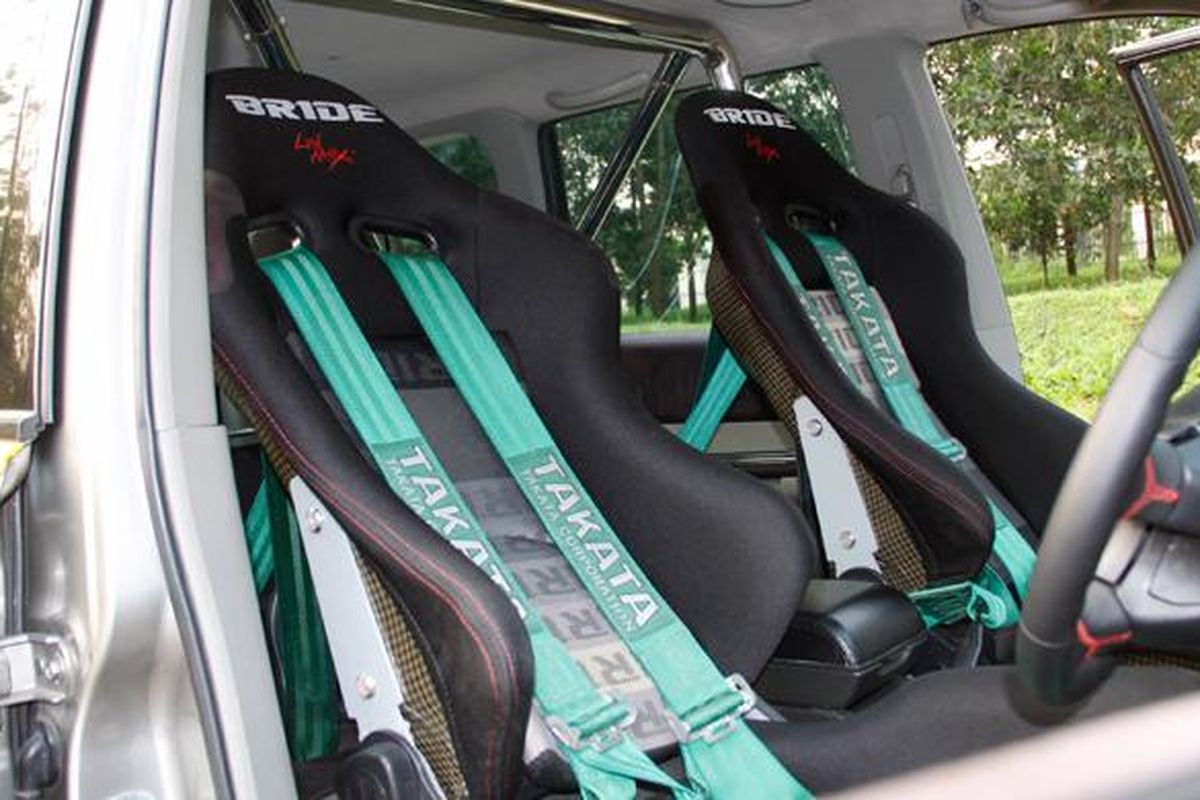 Berapa Kisaran Biaya Pasang Jok Racing buat Mobil Harian?