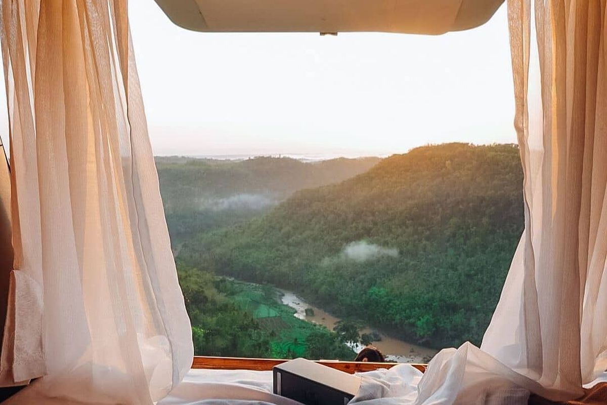 Harga Glamping di Watu Mabur Mangunan, Camping Rasa Hotel dengan ...