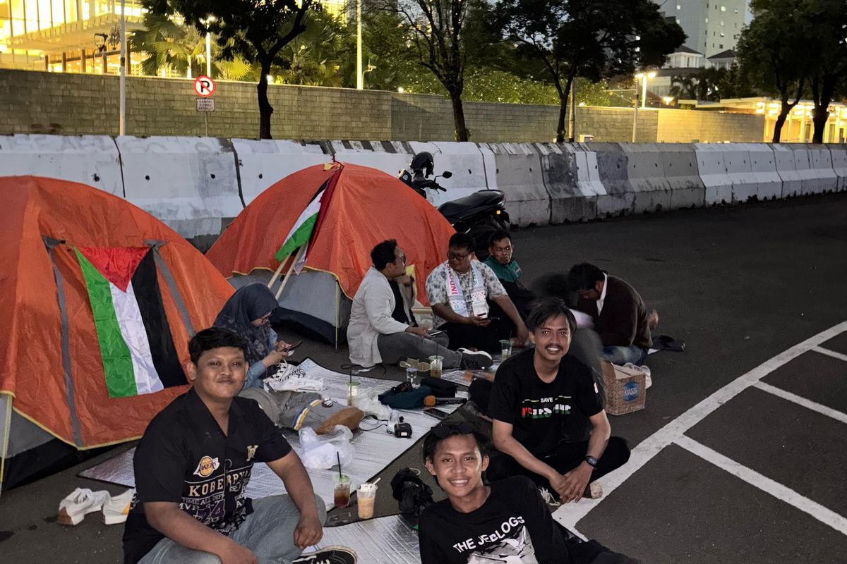 Aksi Camp Bela Palestina Tetap Bermalam di Depan Kedubes AS meski ...