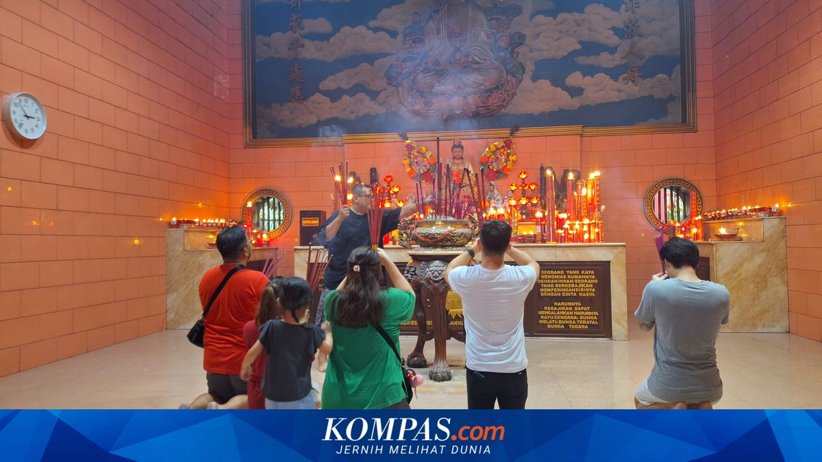 Vihara Bahtera Bakti Ancol Mulai Dipadati Umat Jelang Imlek