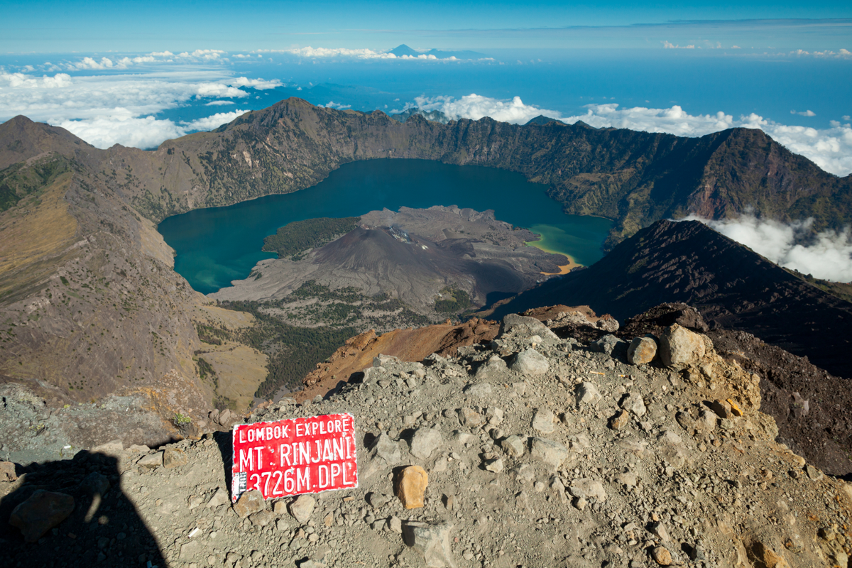 Jatuh di Gunung Rinjani, Pendaki Swiss Dievakuasi Pakai Helikopter