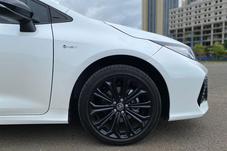 Sedan Hibrida Sporty Toyota Corolla Altis GR HEV: Ulasan Lengkap!