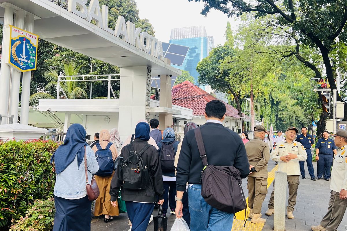 ASN Jakarta Mulai Terbiasa Naik Transportasi Umum ke Balai Kota