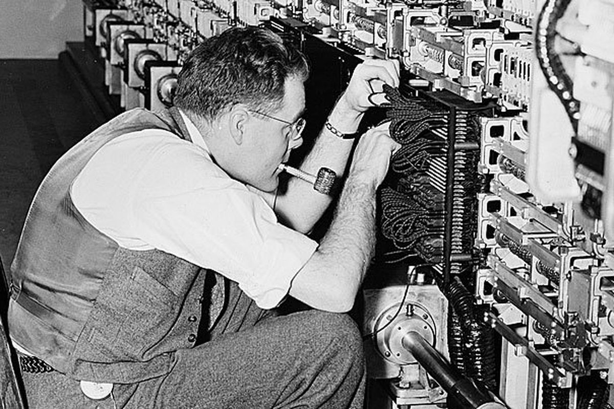 Mengenal Alan Turing, Pionir Komputer Modern dan Pengembangan AI