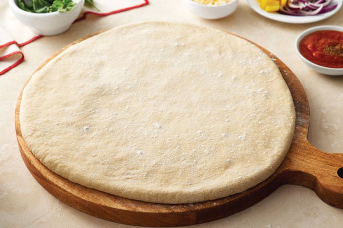 Tips Membentuk Pizza Sebelum Dipanggang, Hasilnya Bulat dan Rapi