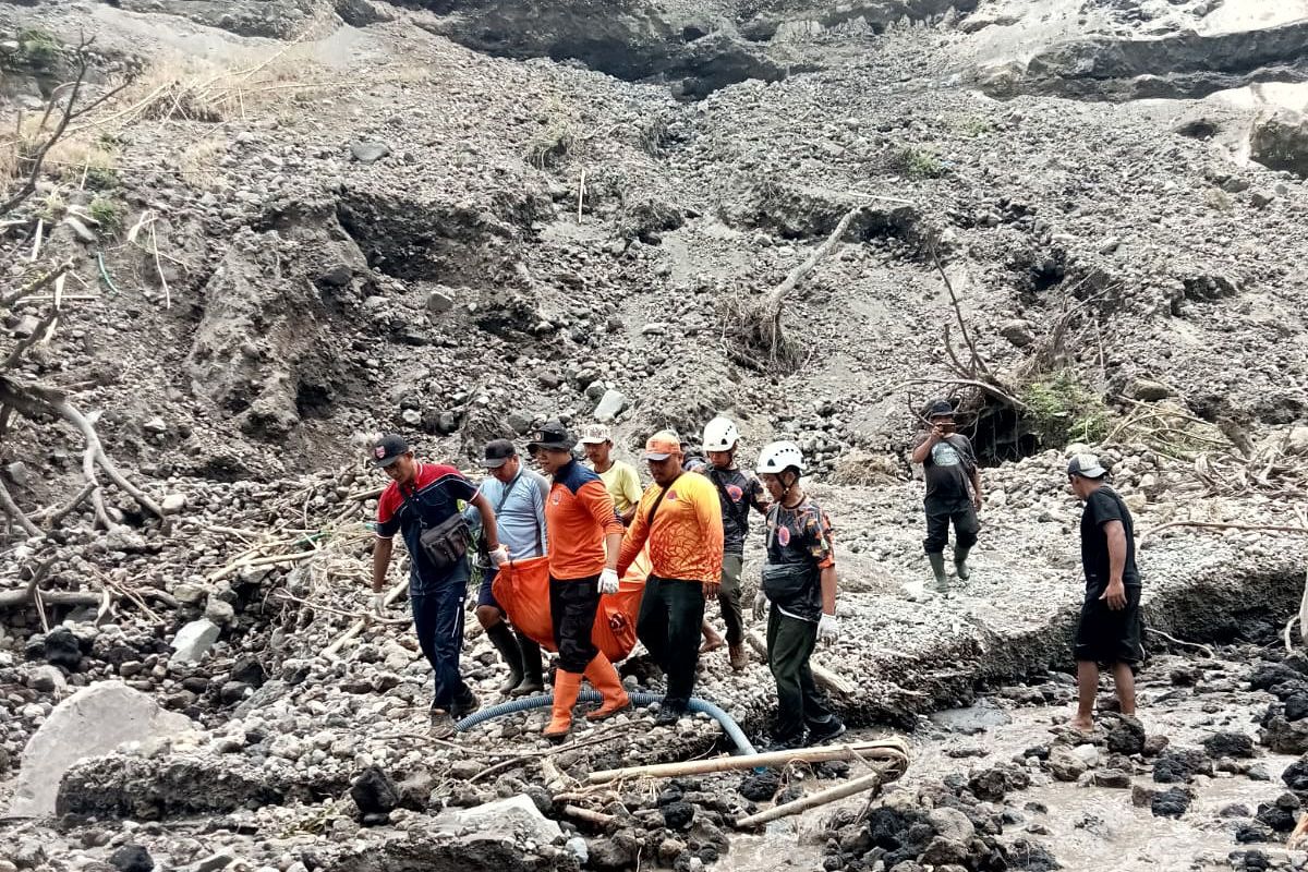 Satu Penambang Pasir yang Tertimbun Longsor di Kaki Gunung Kelud Ditemukan Tewas