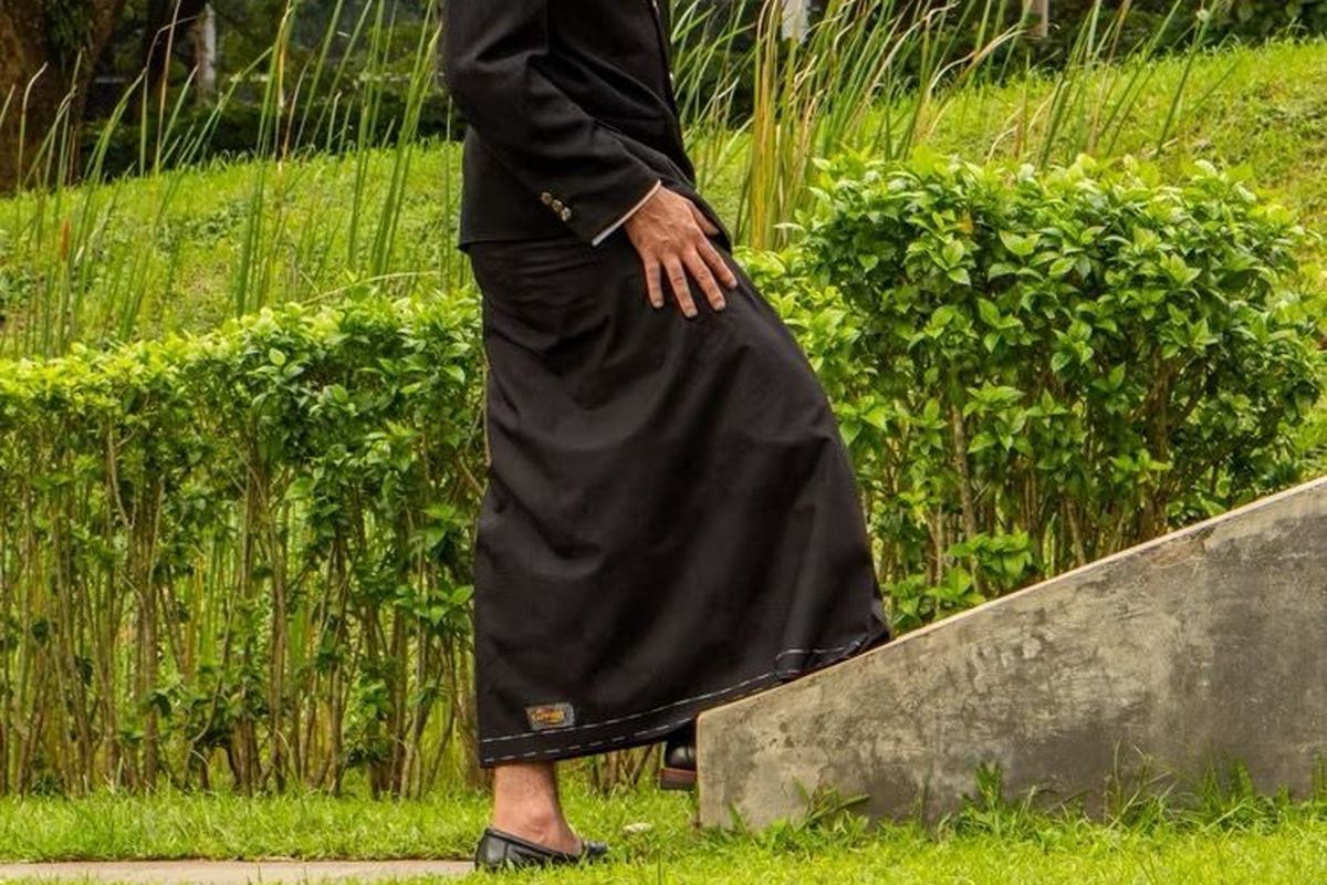 5 Rekomendasi Sarung Pria Modern, Harga Mulai Rp 55.000
