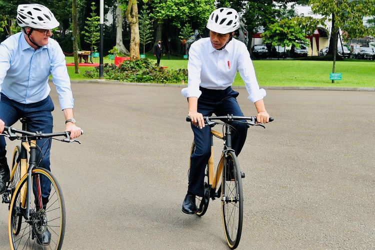 Indonesian Designer’s Wheels Behind Leaders’ Bamboo Bike Bromance