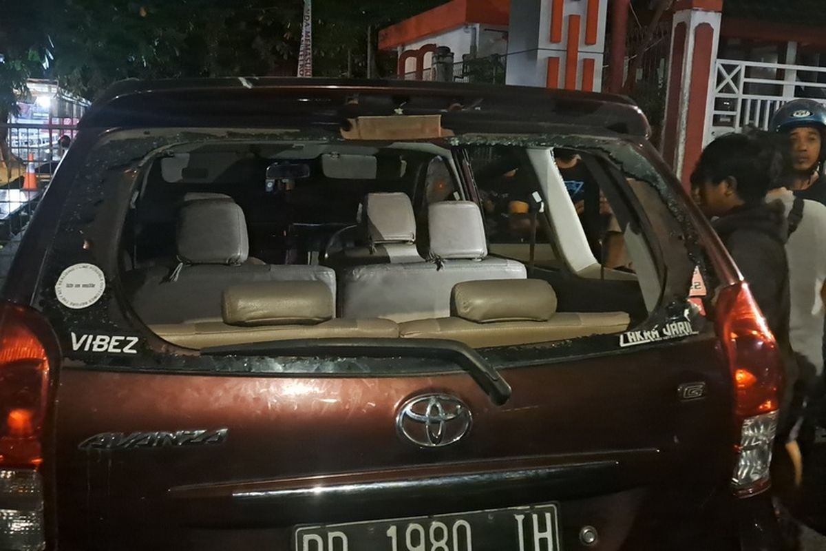 Ditinggal Bukber, Mobil Milik Polisi di Makassar Hancur Dirusak ...