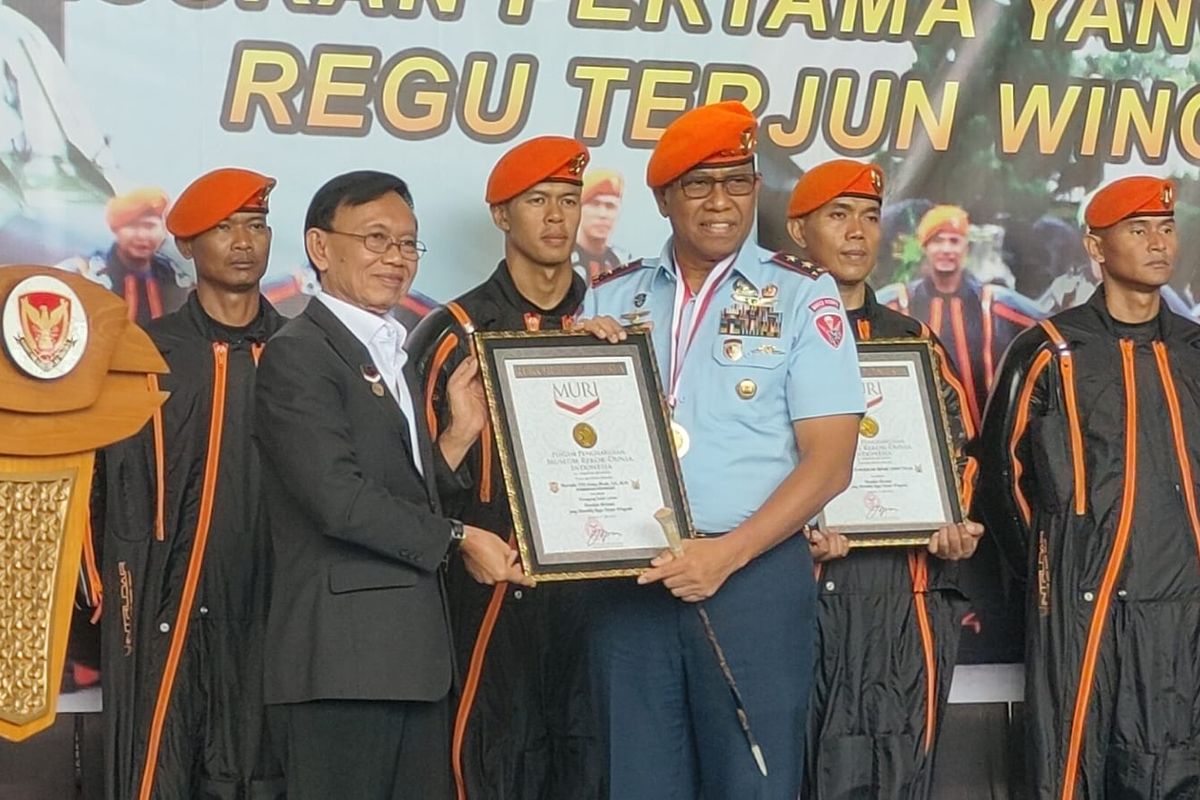 Mengenal Wingsuit, Regu Penerjun Kopasgat TNI AU yang Pecahkan Rekor MURI