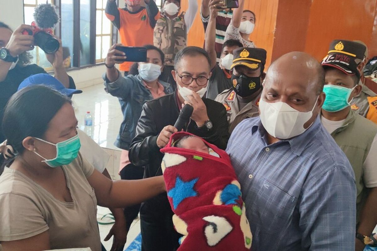 Lahir di Pengungsian Yalimo, Bayi Perempuan Ini Diberi Nama Martha oleh ...