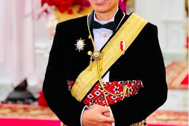 Makna Baju Ageman Songkok Singkepan Ageng Yang Dipakai Jokowi
