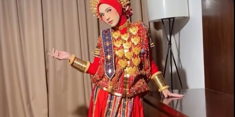 Apa Itu Tradisi Mappacci? Feby Putri Jalani Ritual Adat Bugis dengan ...