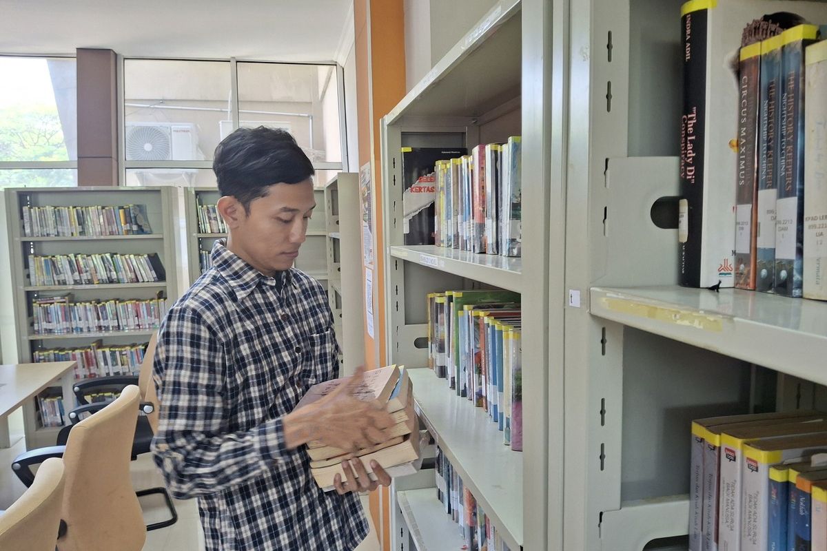 Perjuangan Syahrizal Fahru Rosyid, Pustakawan Lebak yang Tempuh 6 Jam ...