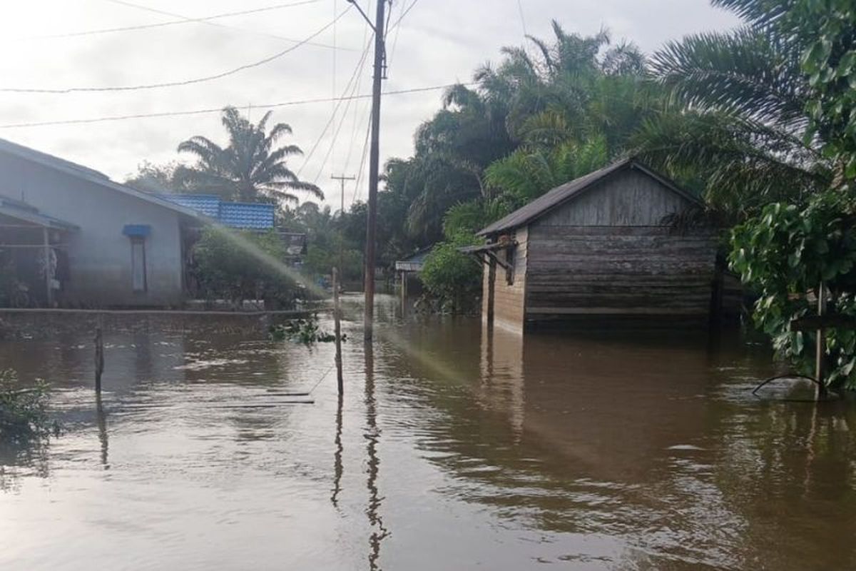 Update Banjir Sambas Kalbar: 4 Desa Masih Terendam, Pemkab Perpanjang ...