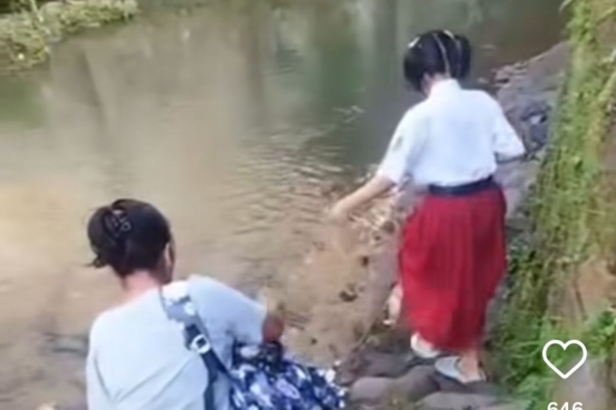 Bocah di Semarang Lewat Kali demi Sekolah karena Sengketa Tanah, Disdik: Anak Ini Harus Sekolah