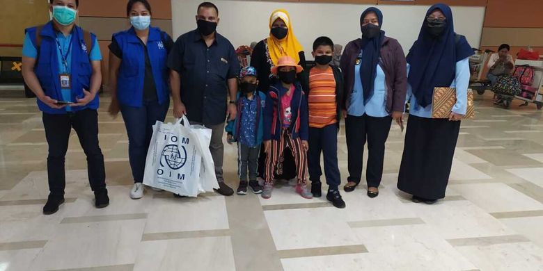 Rohingya Family of 5 to Resettle in US after 7 Years in Indonesia's ...