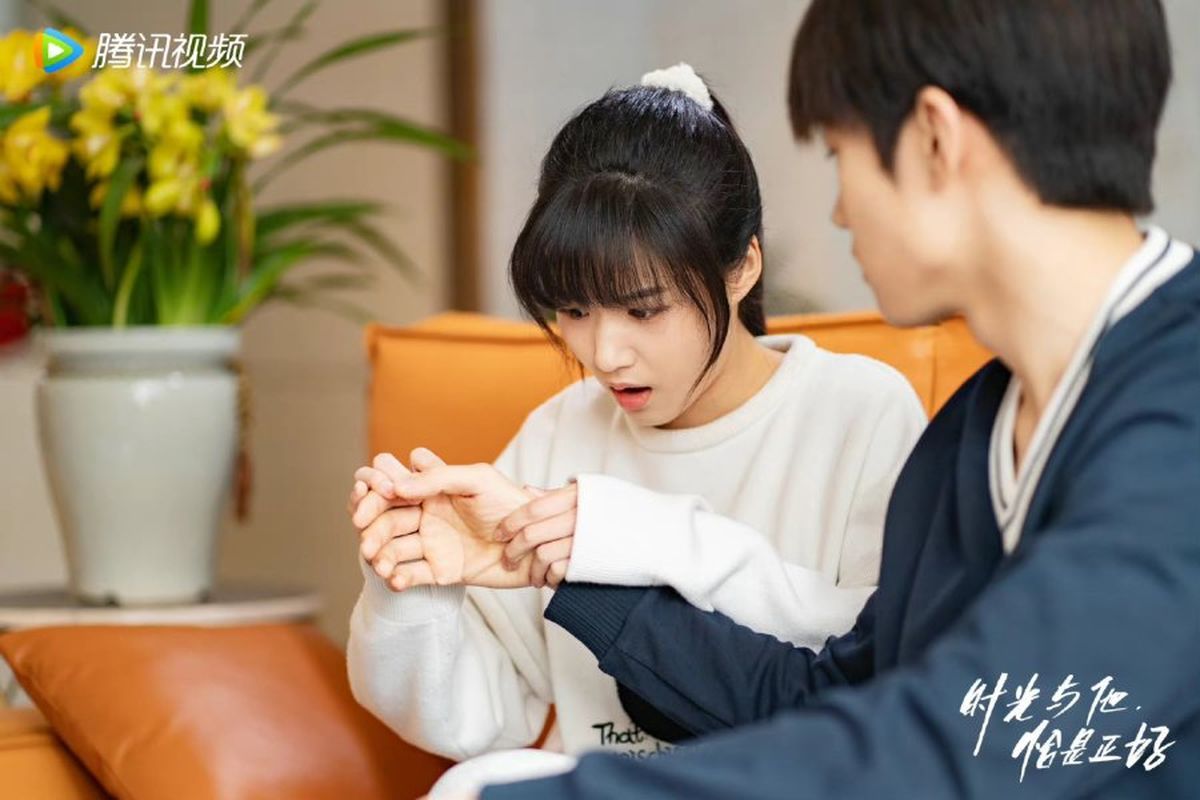 Sinopsis Time and Him Are Just Right, Kisah Cinta di Waktu yang Tepat