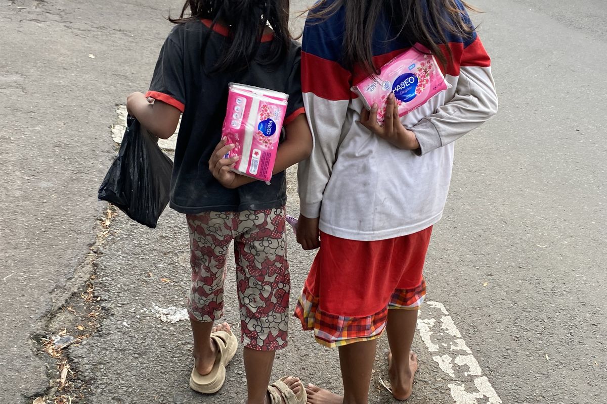 Mengais Rp 30.000 Sehari, Anak-anak Jalanan di Jakarta Jual Tisu dan ...
