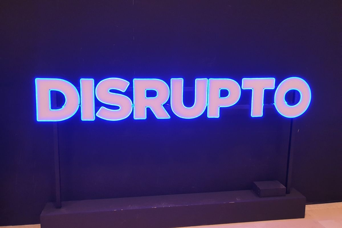 Pameran Teknologi Kecerdasan Buatan "Disrupto 2019" Digelar di Jakarta