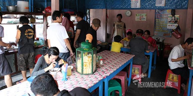 Lezatnya Sop Buntut Pak Sugeng