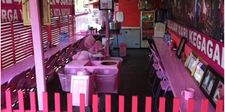 Kisah Rindu di Balik Siomay Pink