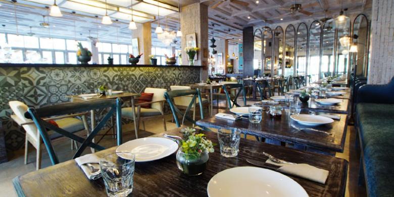 Bersantai di Kuta dan Menyantap Masakan Indochina di Dulang