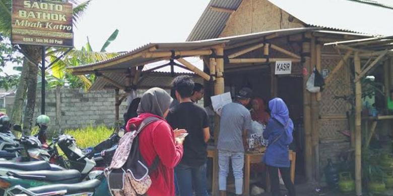 Soto Bathok Mbah Katro, Wow... Kelezatan Soto Bernuansa Pedesaan